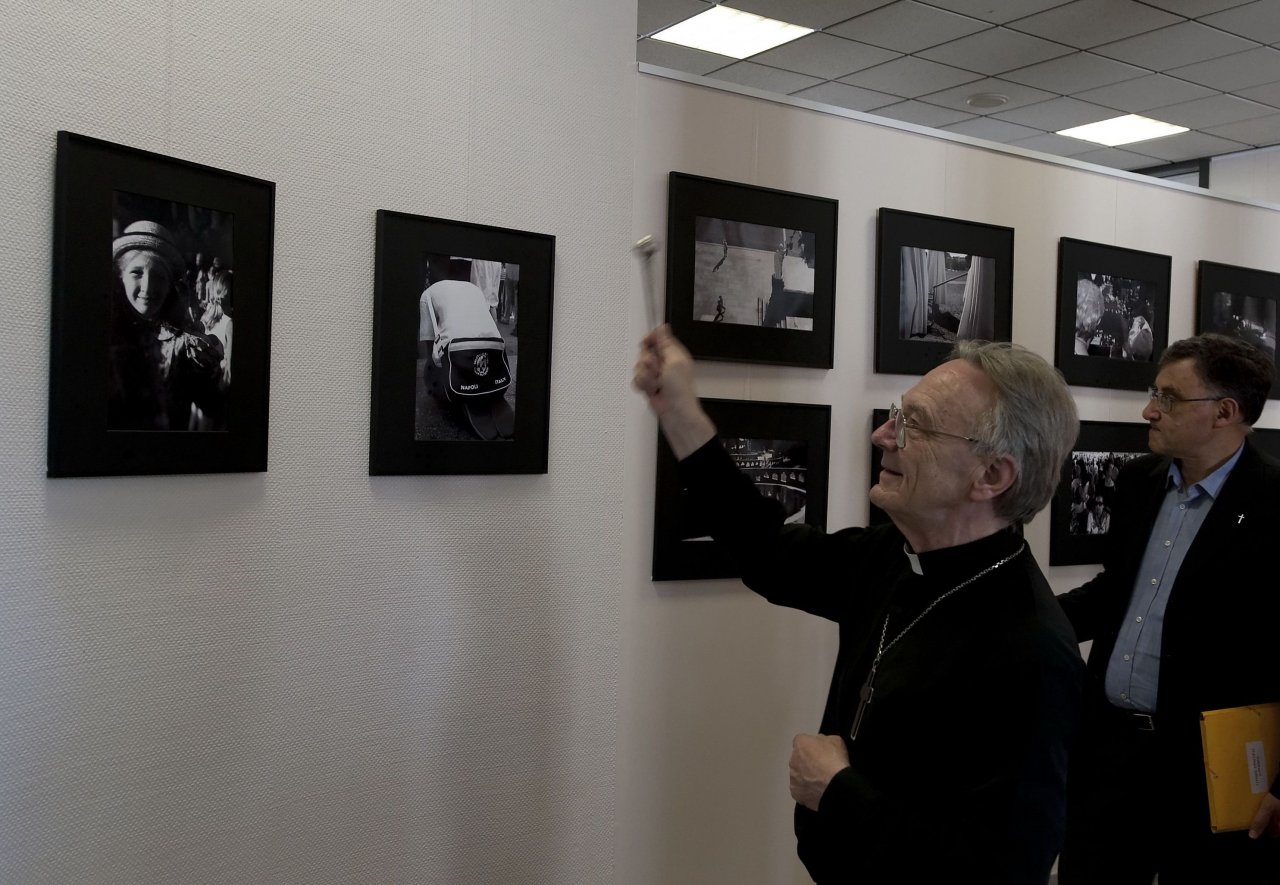 Mgr Perrier bénit la galerie Sainte-Véronique - Église catholique en France