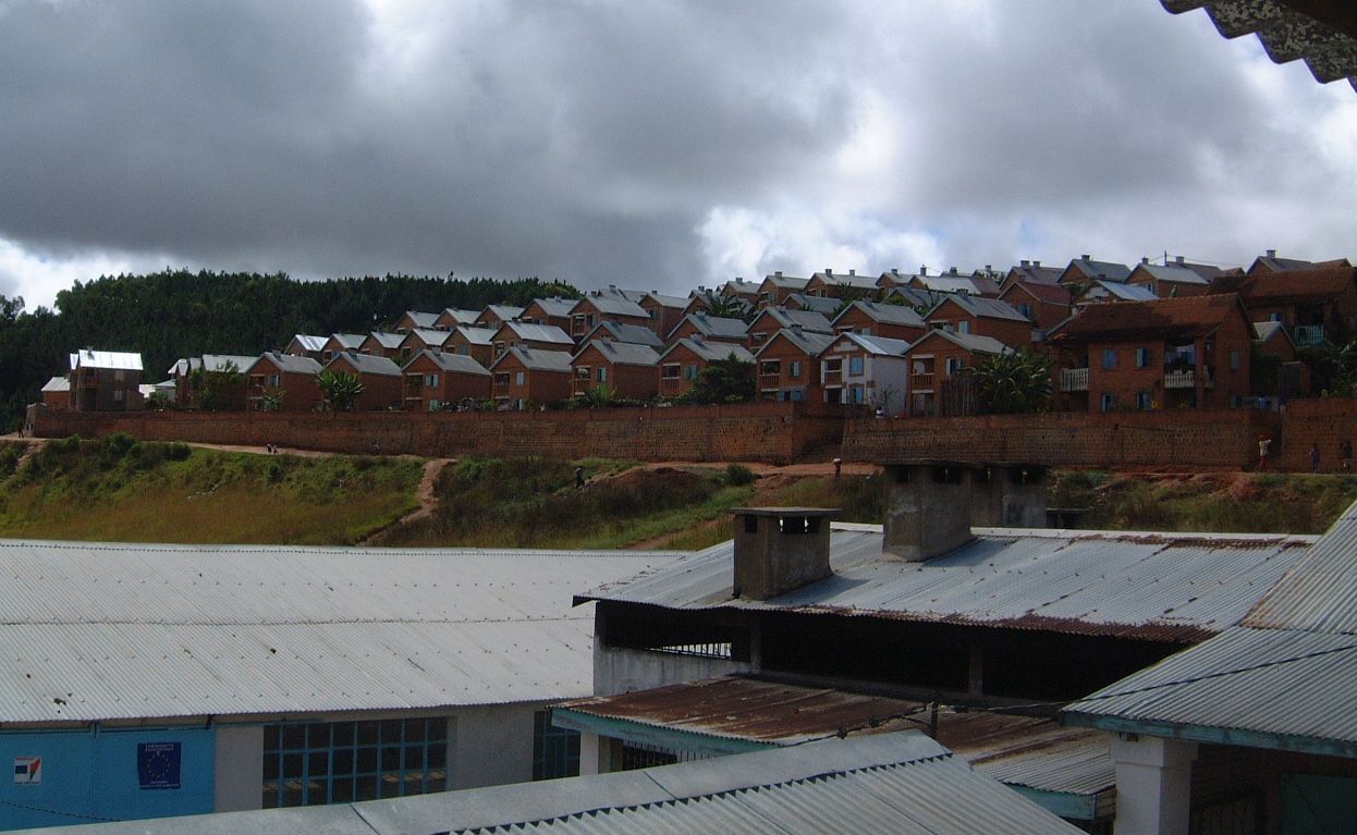 Akamasoa, quartier de la capitale de Madagascar - Église catholique en ...