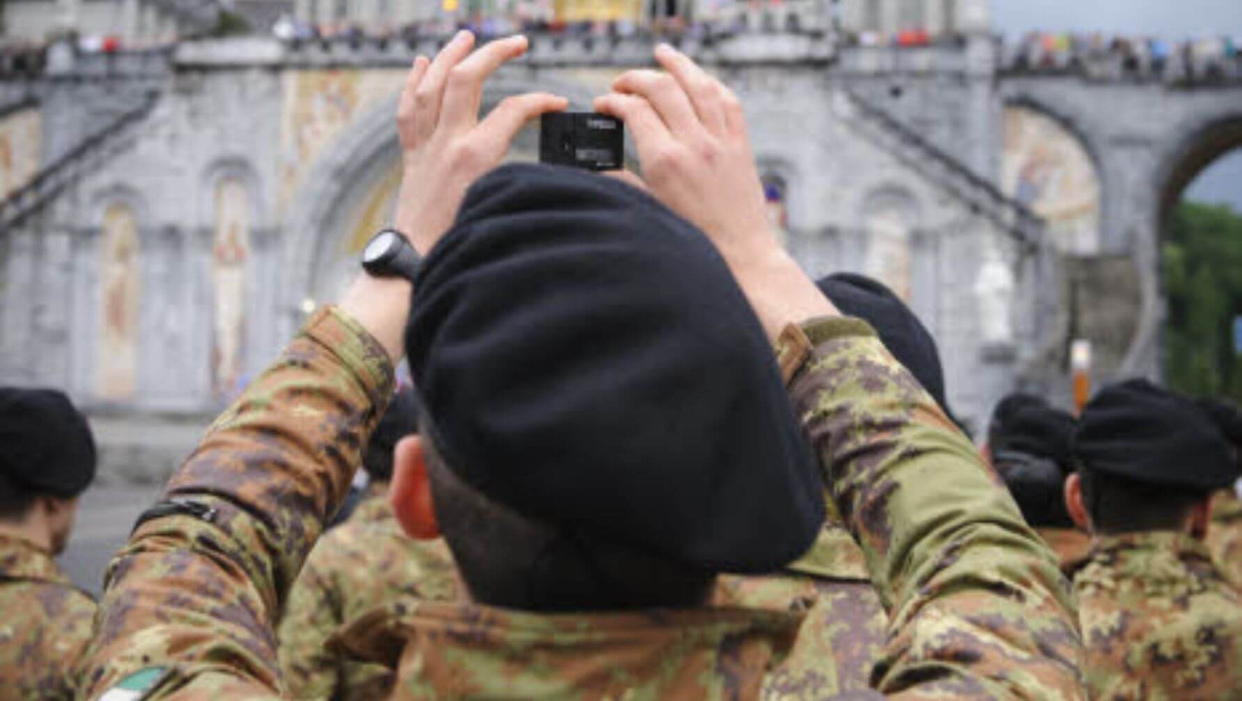 Définition : Procession - Église catholique en France