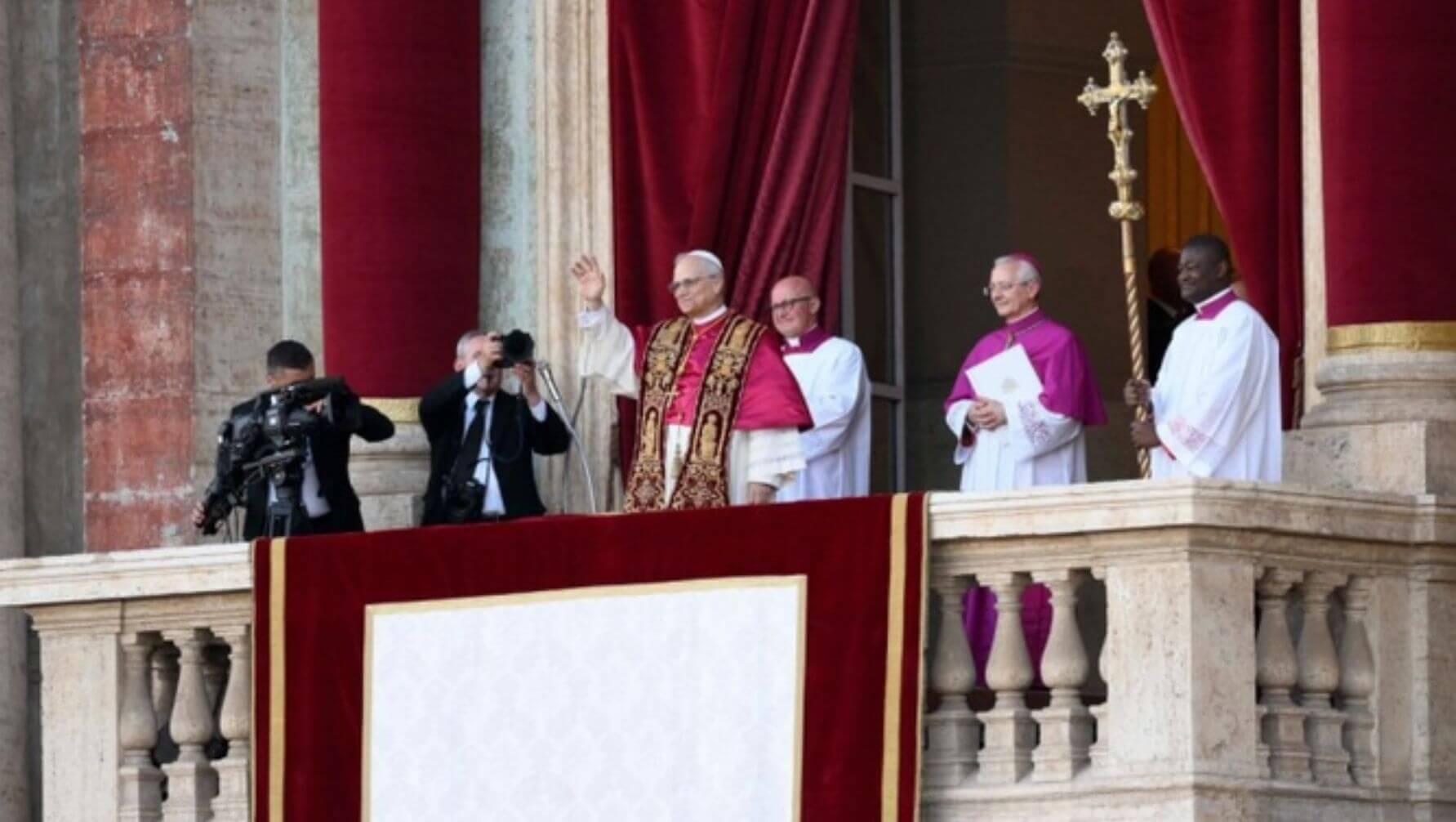 « La paix soit avec vous » : le premier appel du pape Léon XIV au monde ...