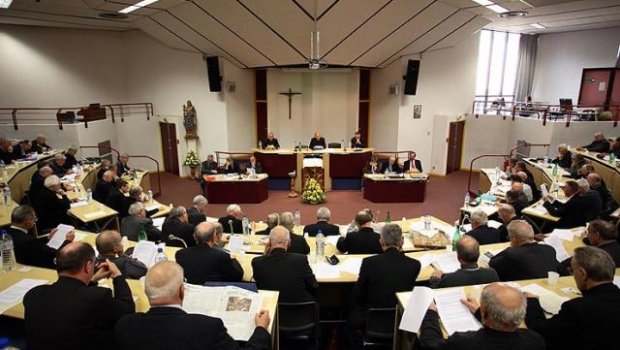 Définition : Evêque - Église catholique en France